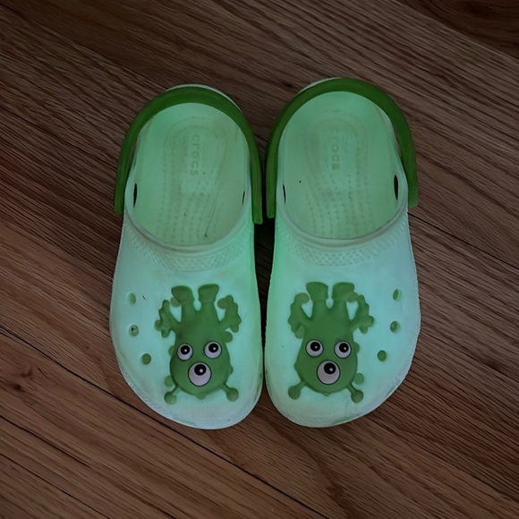 CROCS | Shoes | Fun Glow In The Dark Alien Crocs | Poshmark